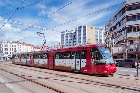 Le tramway de Clermont Ferrand aux couleurs du pacte vert de la commission européenne L Europe