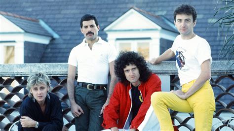 Freddie Mercurys Ode To Curvaceous Beauty Fat Bottomed Girls