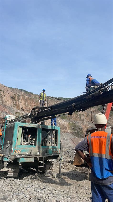 Hydraulic Crawler Top Hammer Hard Rock Dth Mine Drill Drilling Rig