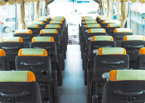 バス紹介トイレ化粧室付大型バス 定員40名サロン時36名 神奈川東京の貸切バスなら カミコウバス