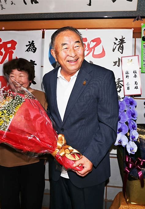 「村が持続できるよう、精いっぱい努力」 売木村長に4選の清水さんが抱負｜信濃毎日新聞デジタル 信州・長野県のニュースサイト