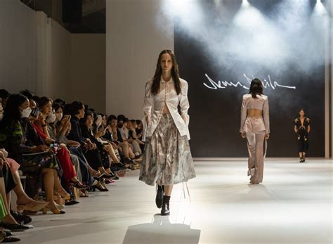 Peggy Hartanto And Sean Sheila Delivered Collections With A Familiar