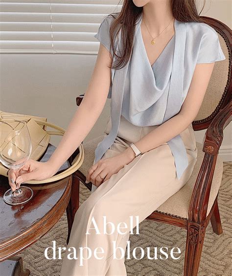 아벨 타이 드레이프 셔링 실크 반팔 블라우스