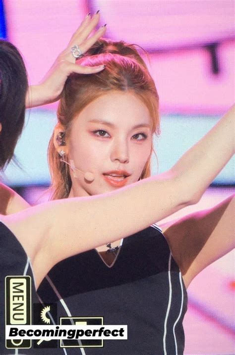 Itzy Yeji + Ryujin’s armpit cameo : r/KpopArmpit