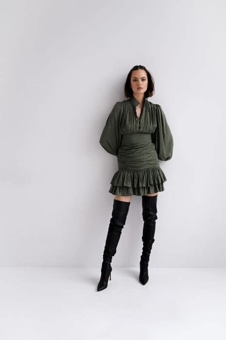 Sukienki damskie eleganckie ekskluzywne podkreślające figurę markowe
