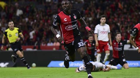 Clásico Tapatío Atlas Golpea Primero En Cuartos De Final Contra Chivas