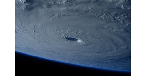 Учени обясняват жизнения цикъл на бурите и ураганите