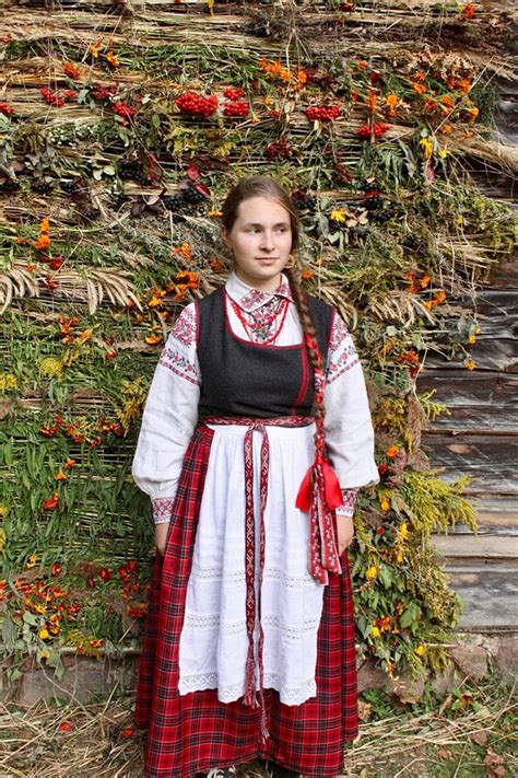 Girl in Belarusian traditional clothing🇧🇾 | Народный костюм, Одежда, Костюм
