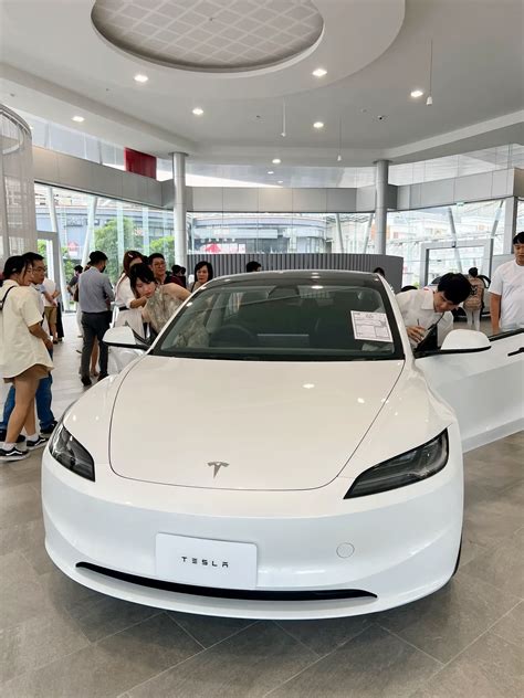 พาส่อง Tesla Model 3 Highland 2024 😍 แกลเลอรีที่โพสต์โดย Queenpear 🍋