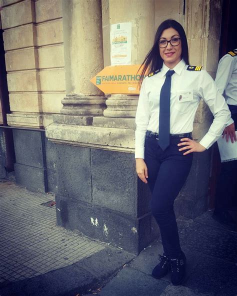 Pin By David Oberländer On Uniform Women Wearing Ties Female Pilot