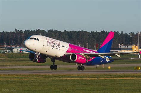 Pasażerowie wrócili z Gruzji bez bagaży Wizz Air przeprasza