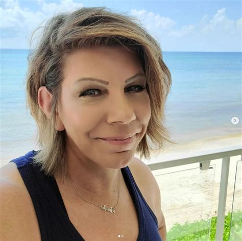 Sister Wives Meri Brown Shows Off Figure In Red Swimsuit At The Beach