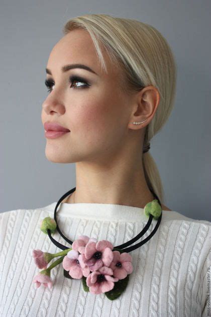 Купить или заказать Колье Нежный аромат валяние в интернет магазине на Ярмарке Мастеров