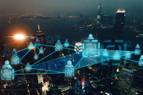 스마트 시티 Iot 네트워크 및 클라우드 컴퓨팅 야간 드론 또는 건물 또는 고층 빌딩의 공중보기 오버레이 인프라 또는 웹 연결