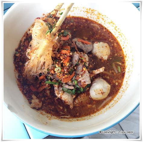 รีวิวร้าน ก๋วยเตี๋ยวเรืออนุสาวรีย์ชัย อาหารไทยทั่วไป ก๋วยเตี๋ยว