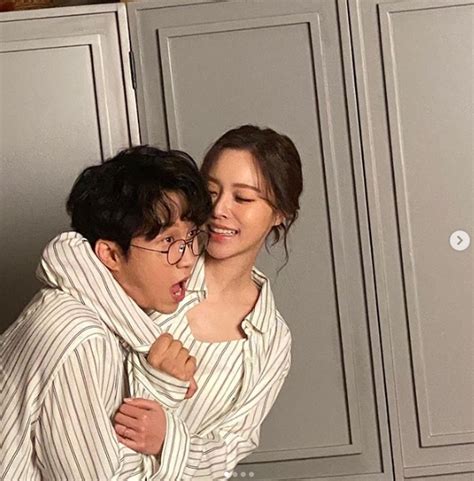 박성광♥이솔이 커플화보 비하인드컷 갈수록 닮아가는 부부 Sns★컷 손에 잡히는 뉴스 눈에 보이는 뉴스 뉴스엔