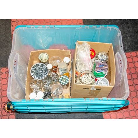 Hinged Lid Tote With Hardware