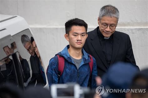 홍콩 시위 사태 촉발한 여자친구 살인범 풀려났다 연합뉴스