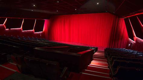 Los cines Girona de Barcelona tendrán la primera sesión nudista de España Cine al natural