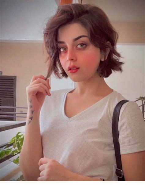 Alizeh Shahs Latest Pictures Win Social Media Showbiz Pakistan