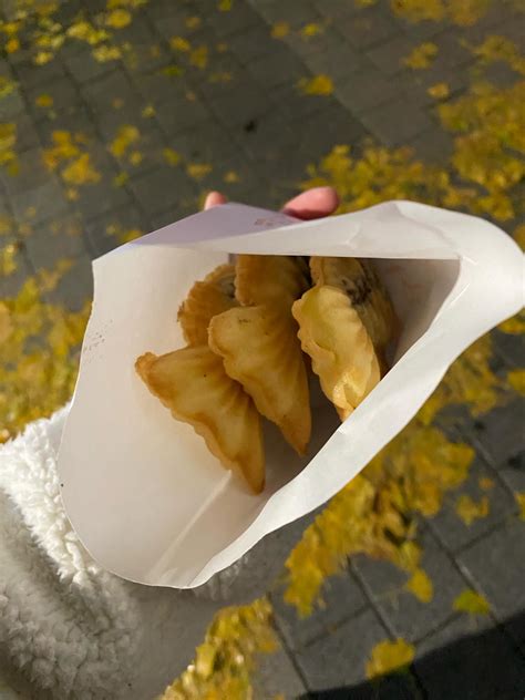 🐬 안녕 오늘은 어떤 하루를 보냈어 나는 늦잠을 잤지 뭐야 출퇴근 왕복 2시간 넘는 사람들은 알 거야 나가야 하는 시간에