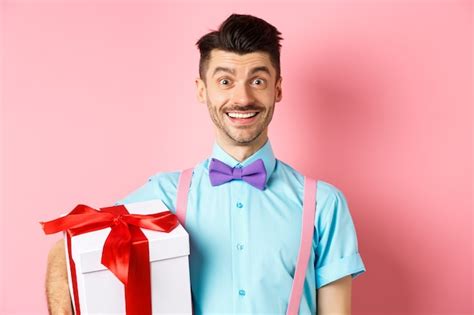 Concepto De Vacaciones Y Celebración Chico Alegre Con Pajarita Y