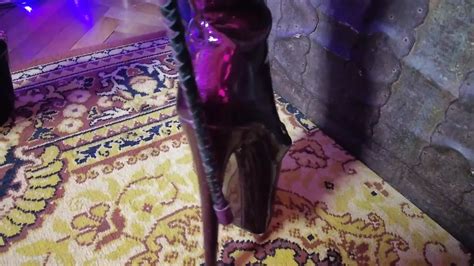 Dominatix Eva Latex Femdom Fétiche Violet Caoutchouc Gros Cul