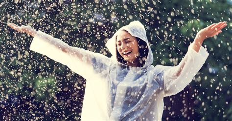 8 Tips To Stay Healthy During Monsoon Season