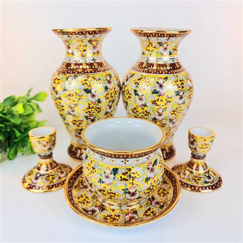 จิตต์ติมา เบญจรงค์ ชุดหน้าพระ ชุดบูชาพระ แจกัน 8 นิ้ว กระถางธูป เชิงเทียน สินค้า Otop 5 ดาว