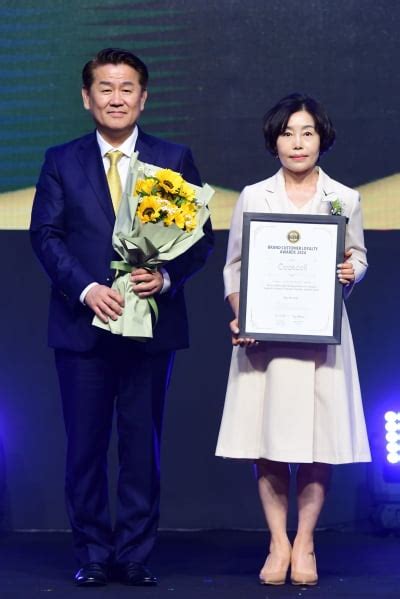 신세계면세점 2024 브랜드 고객충성도 대상 면세점 부문 수상 한국경제