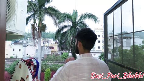 Desi Bahu Apne Sasur Ji Ka Pair Dabate Hue Lund Ko Pakad Kar Chusne Lagi Fir Sasur Ne Bahu Ki