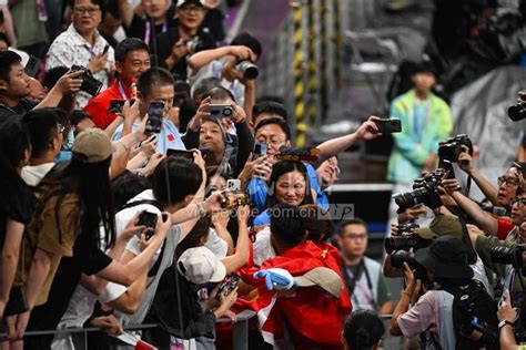 浙江杭州：中国选手谢震业亚运会男子百米夺冠 人民图片网