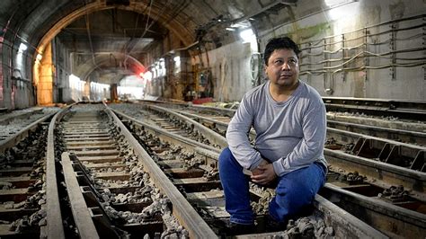 Es Mecánico En El Subte Porteño Y Fotógrafo Del Mundo Debajo Del Mundo