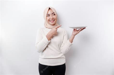 Premium Photo A Smiling Asian Muslim Woman Is Fasting And Hungry And