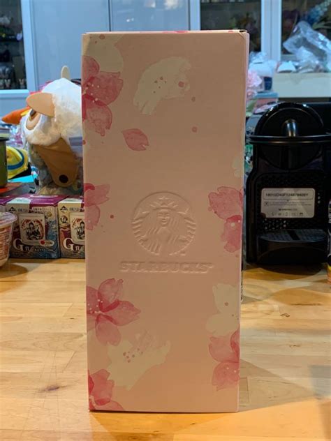 日本 Starbucks 2019 桜花水樽 全新 未用過 有盒 不議價 包平郵 興趣及遊戲 旅行 旅遊 旅行必需品及用品 On
