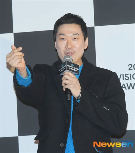 ‘마스크걸 김용훈감독 나도 아이시떼루~ 포토엔hd 손에 잡히는 뉴스 눈에 보이는 뉴스 뉴스엔