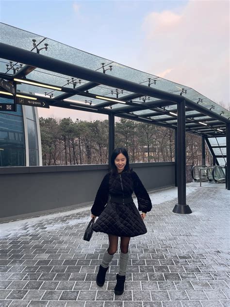 삶은 왜 이렇게 어렵기만 할까 아마도 더 나은 사람이 되도록 성장하라고 그리고 진짜 소중한 것을 배우라고 주어진 과정이겠지 어려움 속에서 기억해야 할 건 가장 어두운