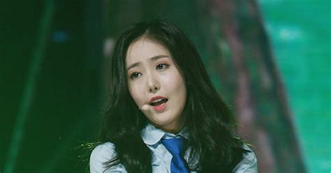 포토엔 여자친구 신비 시선 사로잡는 걸그룹 센터미모
