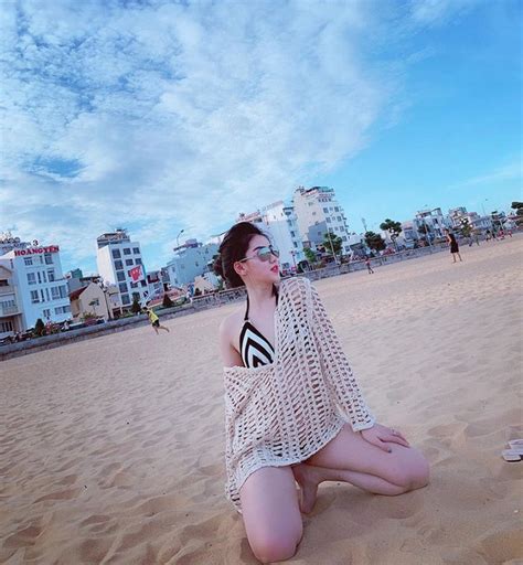 Nữ CĐv Xinh đẹp Xuất Hiện Trên Khán đài Trận Việt Nam Uae Tưởng