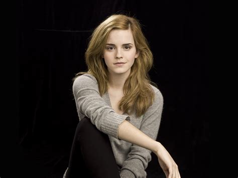 Elegant Emma Watson Hd Wallpaper