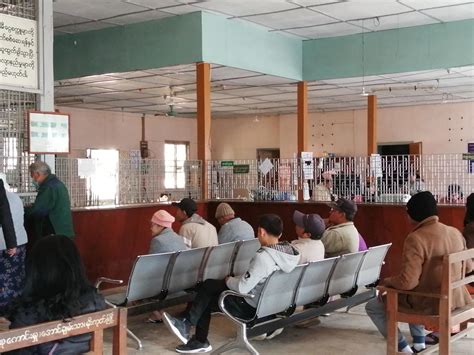 မိုးကုတ်မြို့နယ် မြန်မာ့စီးပွားရေးဘဏ်တွင် အငြိမ်းစားဝန်ထမ်းများအား ပင်စင်လစာများ ပုံမှန်ထုတ်ပေး