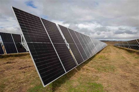 Australias Biggest Solar Farm Powers Up To Help Replace New South