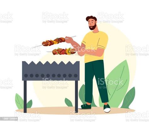 정원에서 야외 화재 바베큐에 남성 캐릭터 요리 고기 Shashlik 가든에서 야외에서 화재 바베큐에맛있는 바베큐 그릴 고기