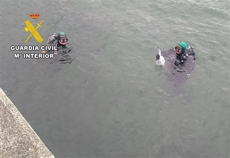 Localizan Bajo El Agua En El Muelle El Hacha Del Supuesto Parricidio De