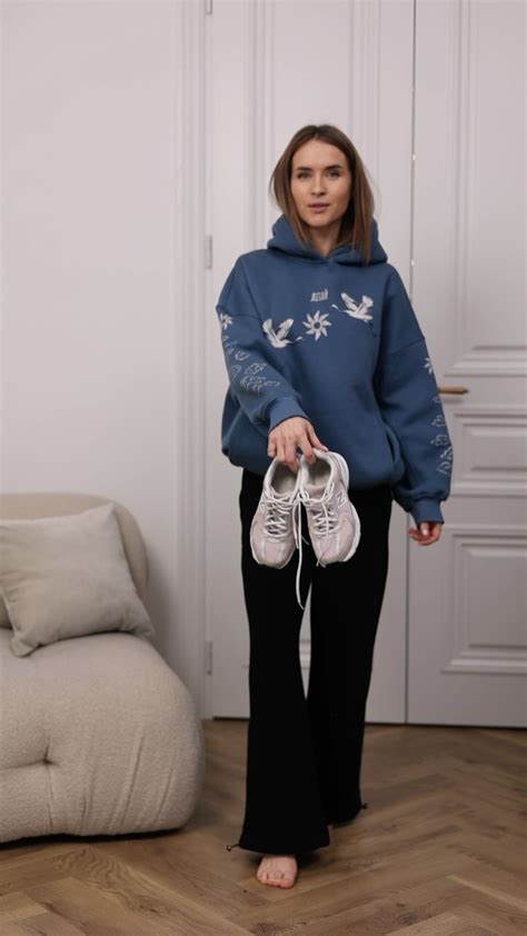 ХУДІ ТА ФУТБОЛКИ З ПРИНТОМ Худі з принтом «Літай — символ свободи