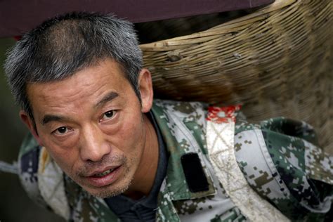 华山挑夫 民生网 人民日报社《民生周刊》杂志官网