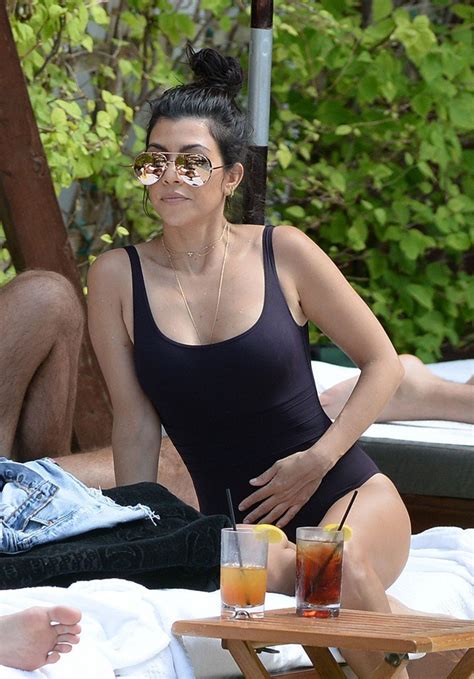 Kourtney Kardashian Sexy Photos Thefappening
