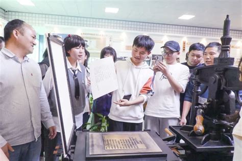 荆楚理工学院印刷工程专业师生来我校开展课程思政研学实践 武汉信息传播职业技术学院