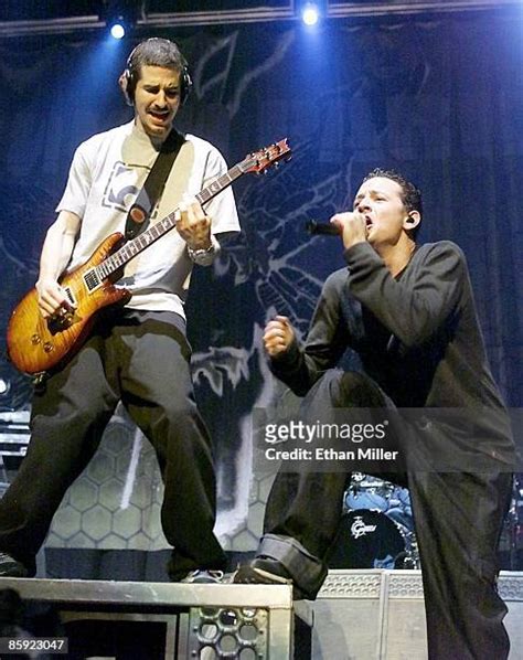 17 Chester Bennington 2002 Photos And High Res Pictures Getty Images