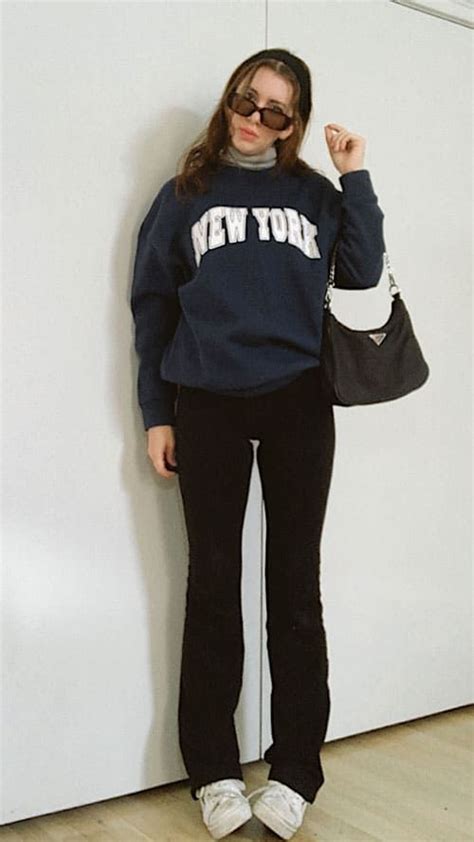 30 Flare Leggings Outfit Ideas You Will Love 2024